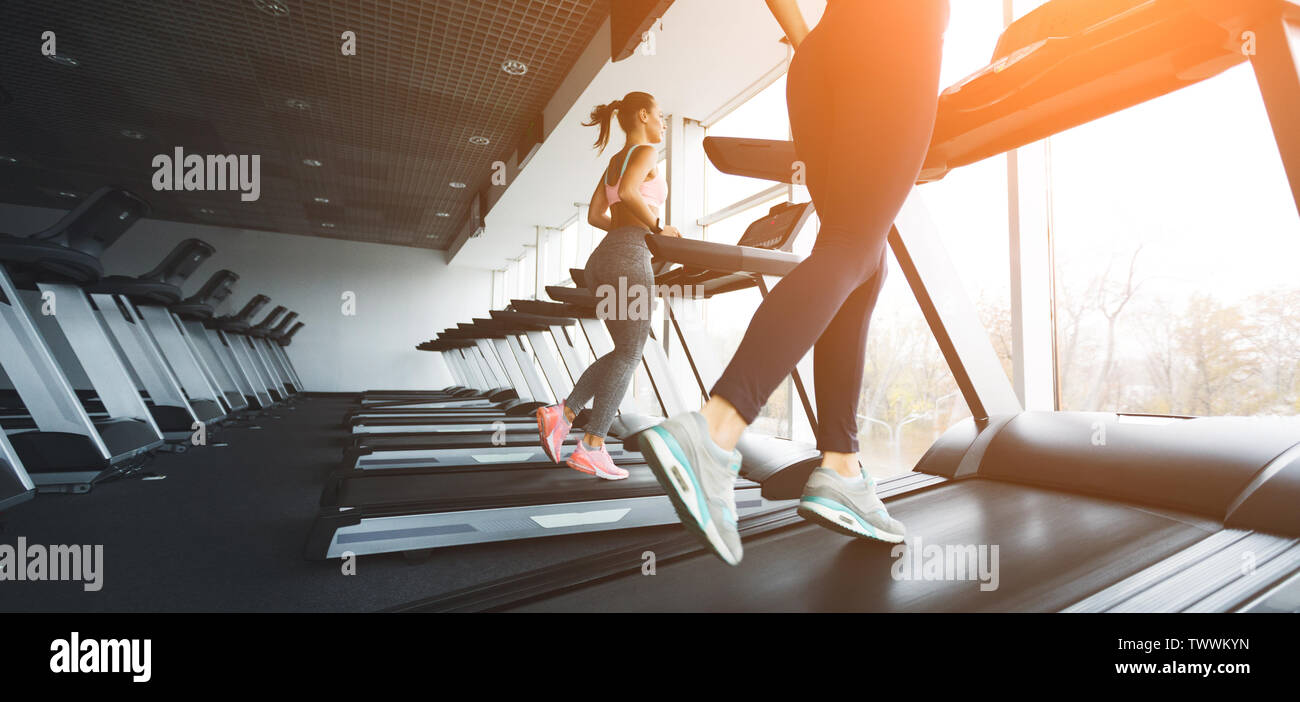 Girl feet crop hi-res stock photography and images - Alamy