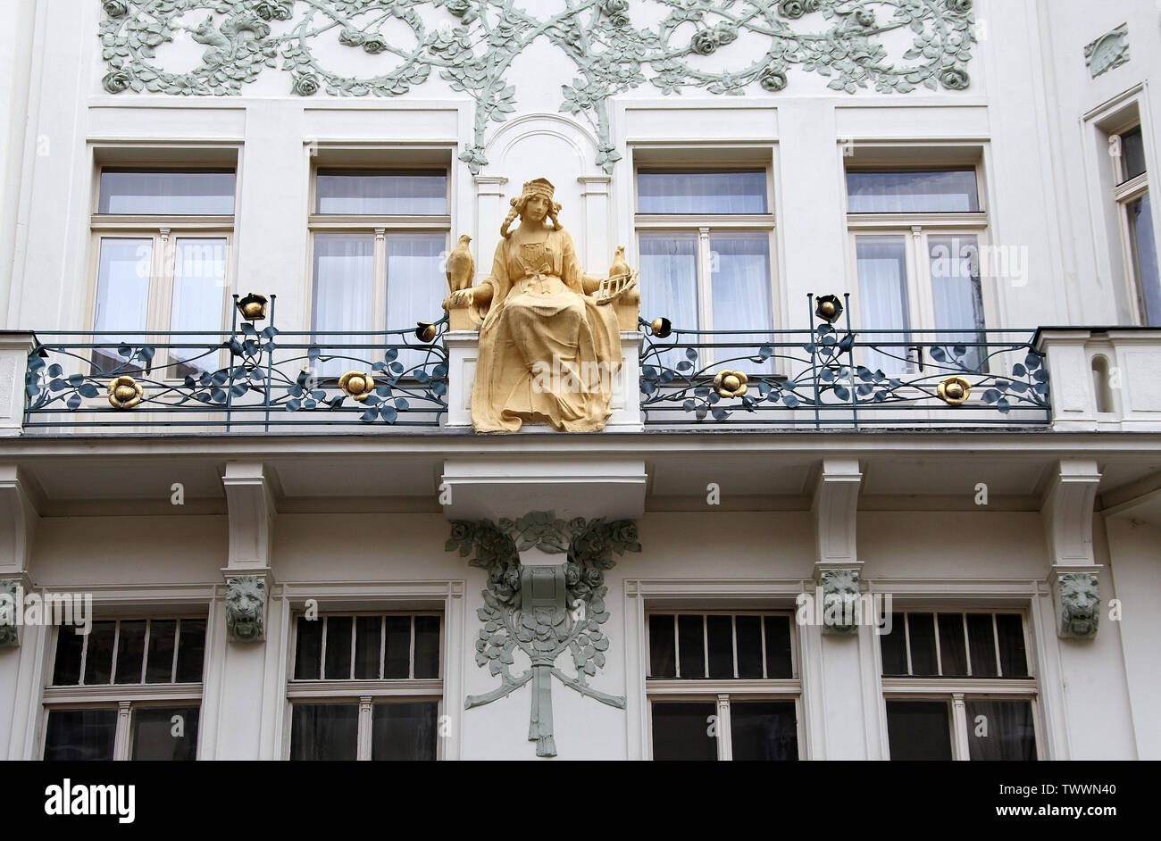 Princess Princess Sculpture Stock Photos & Princess Princess Sculpture ...