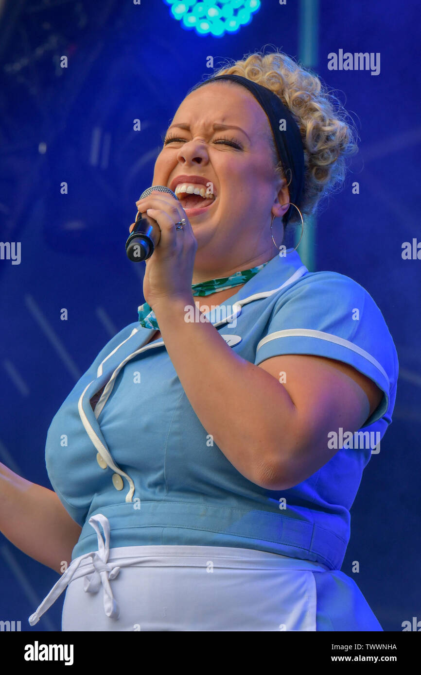 Waitress musical sign hi-res stock photography and images - Alamy