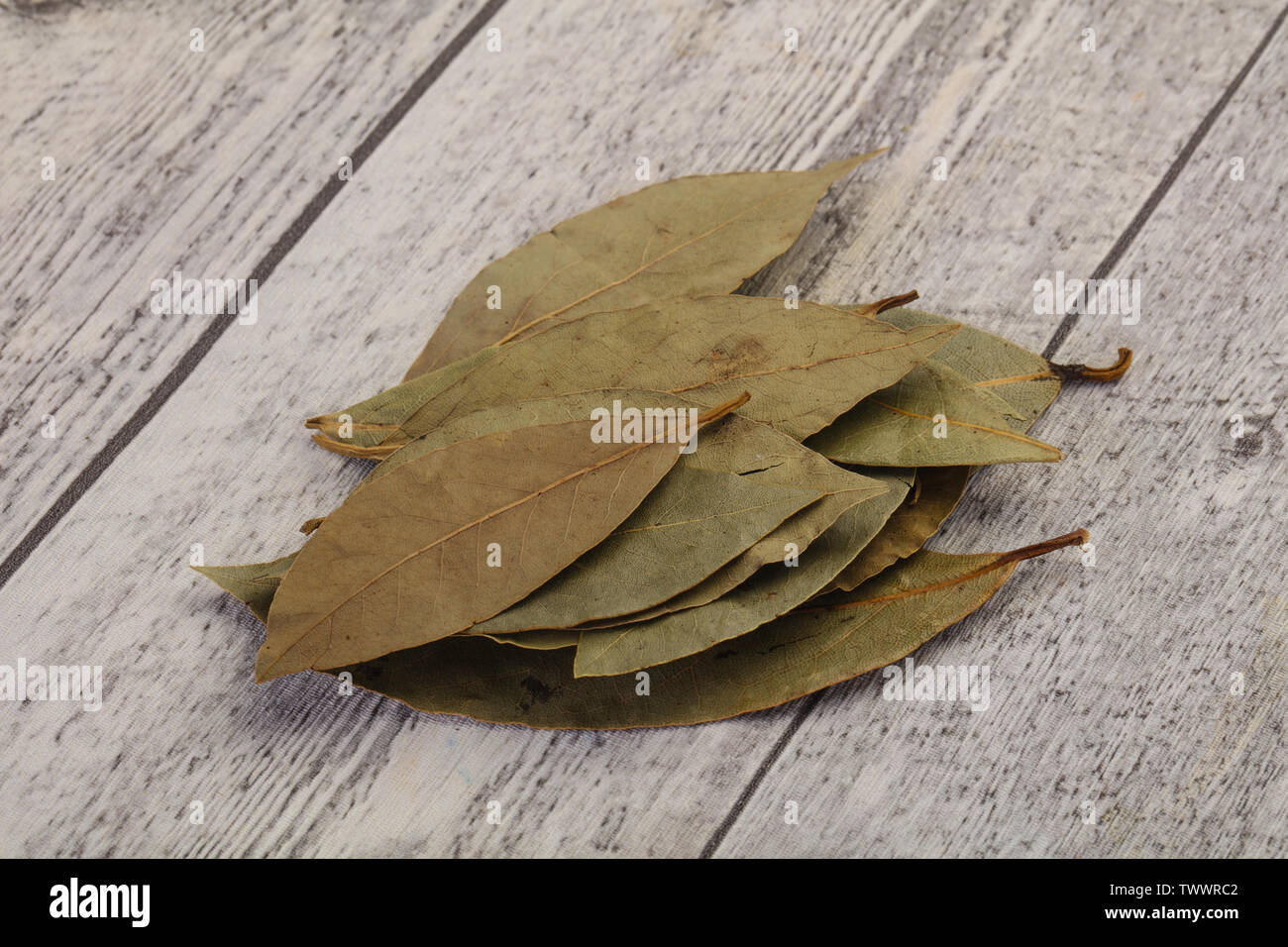 Dry laurel leaves - ready for cooking Stock Photo - Alamy