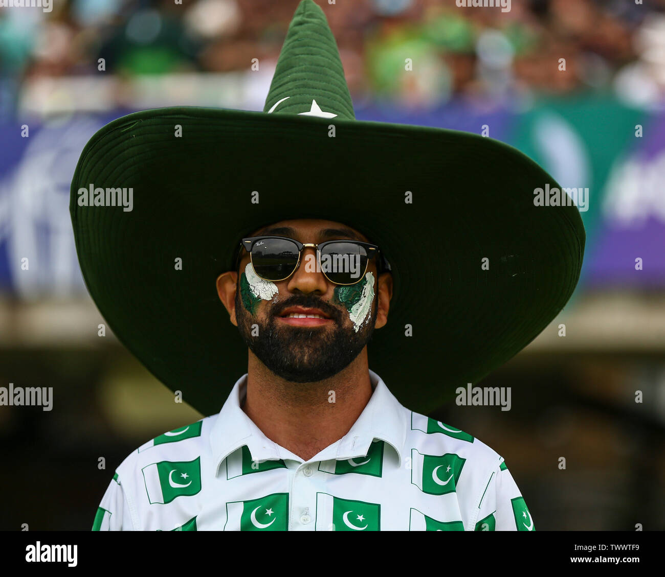 Cricket fancy dress lords hi-res stock photography and images - Alamy