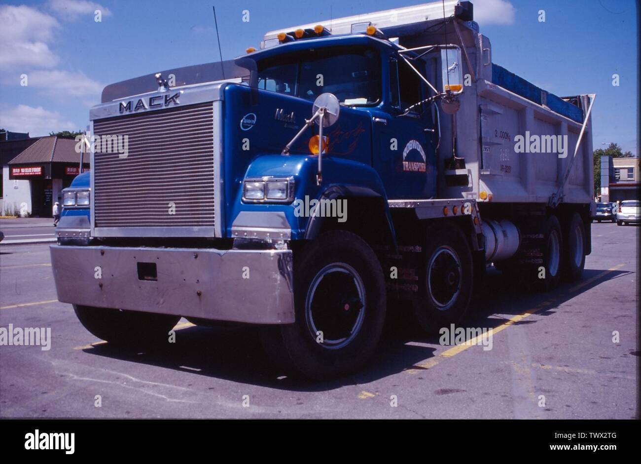 Mack super liner truck hi-res stock photography and images - Alamy