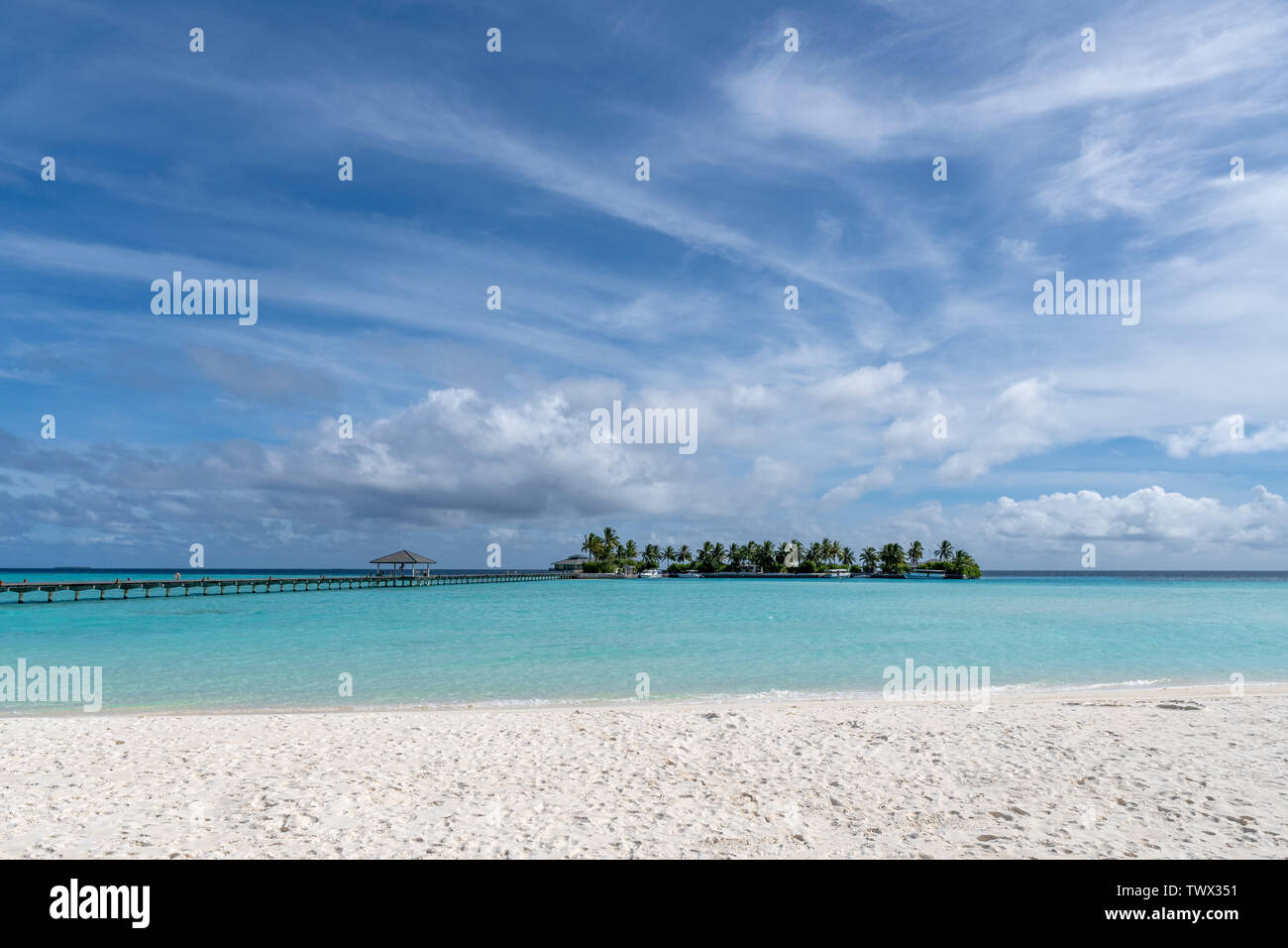 Bridge between the islands in the Maldives Stock Photo - Alamy