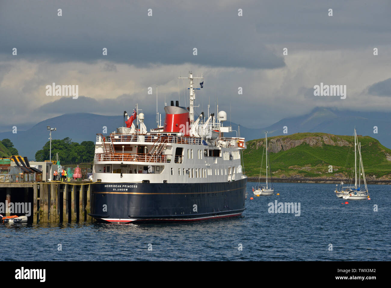 HEBRIDEAN PRINCESS ON LIGHTHOUSE PIER, OBAN Stock Photo - Alamy