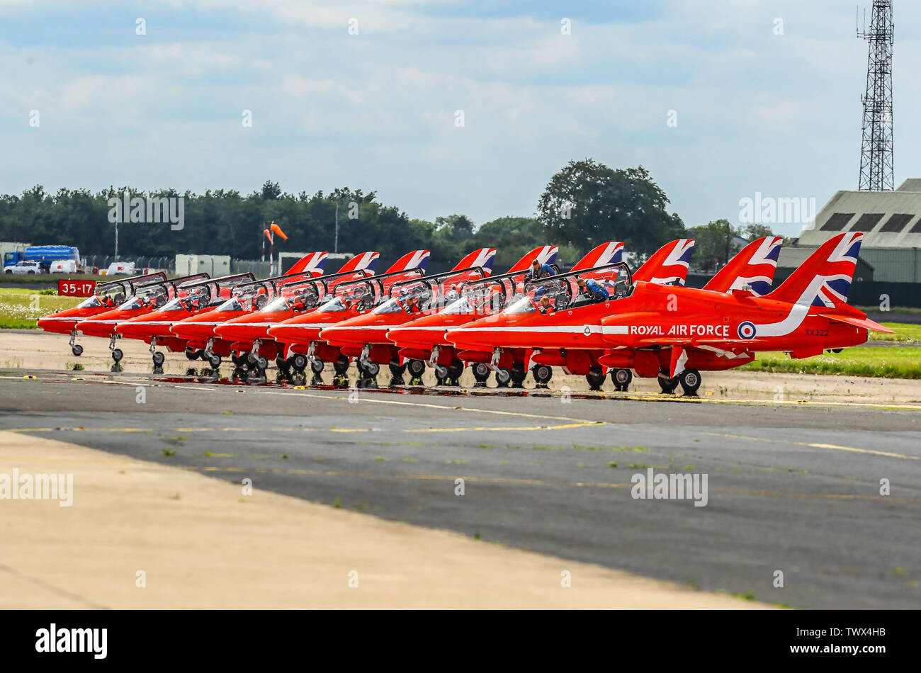 Red arrows break hi-res stock photography and images - Alamy