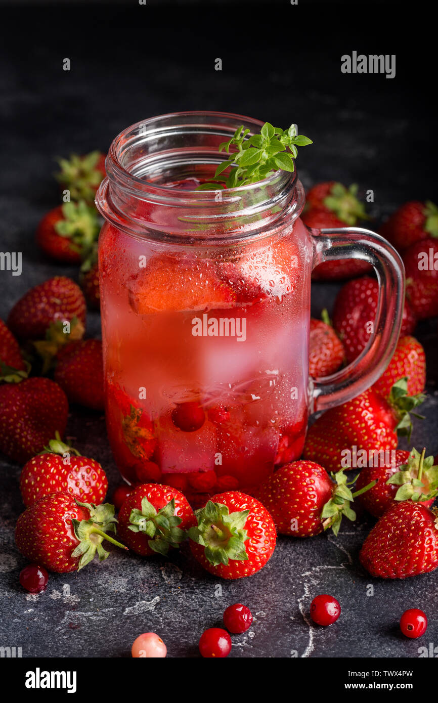 Free ice water hi-res stock photography and images - Alamy