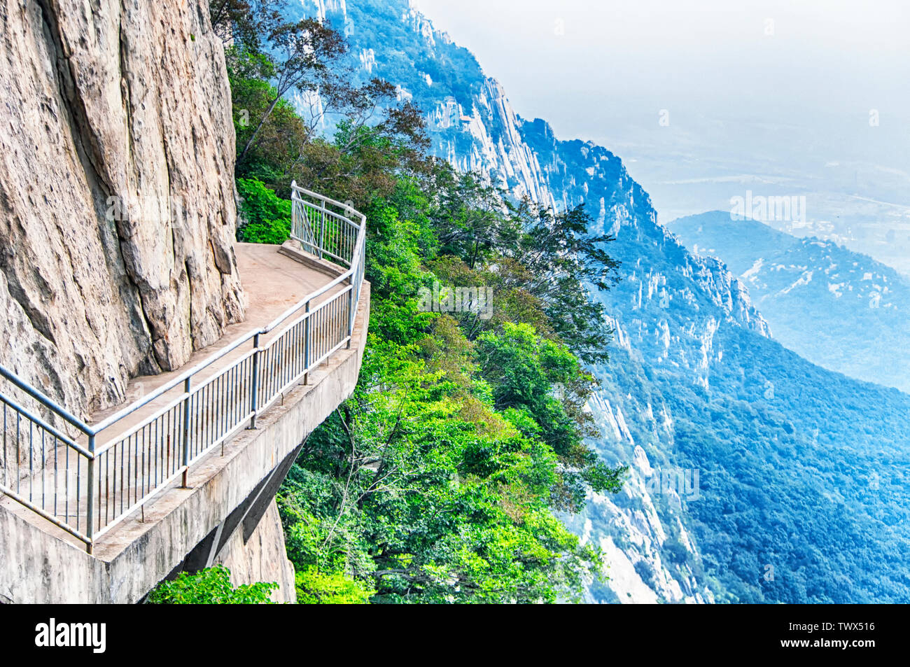 Dengfeng hi-res stock photography and images - Alamy