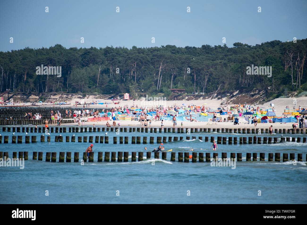 Hot day on beach in Ustka, Poland. June 17th 2019 © Wojciech Strozyk ...