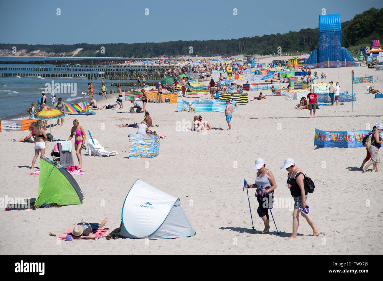 Hot day on beach in Ustka, Poland. June 17th 2019 © Wojciech Strozyk ...