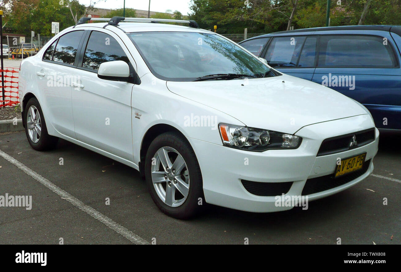 2009 mitsubishi lancer es in hi-res stock photography and images - Alamy