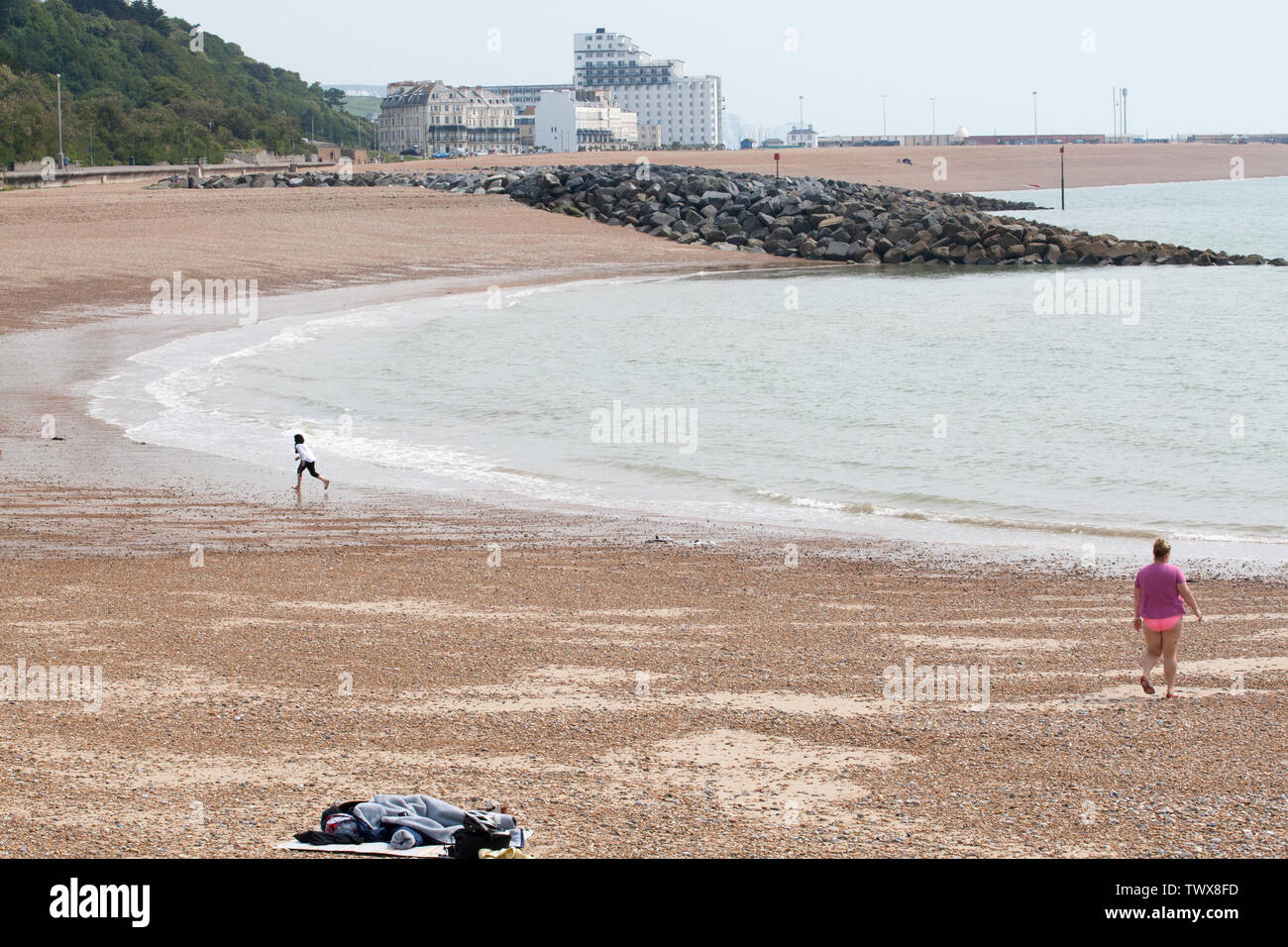 Folkestone seaside resort Stock Photo - Alamy