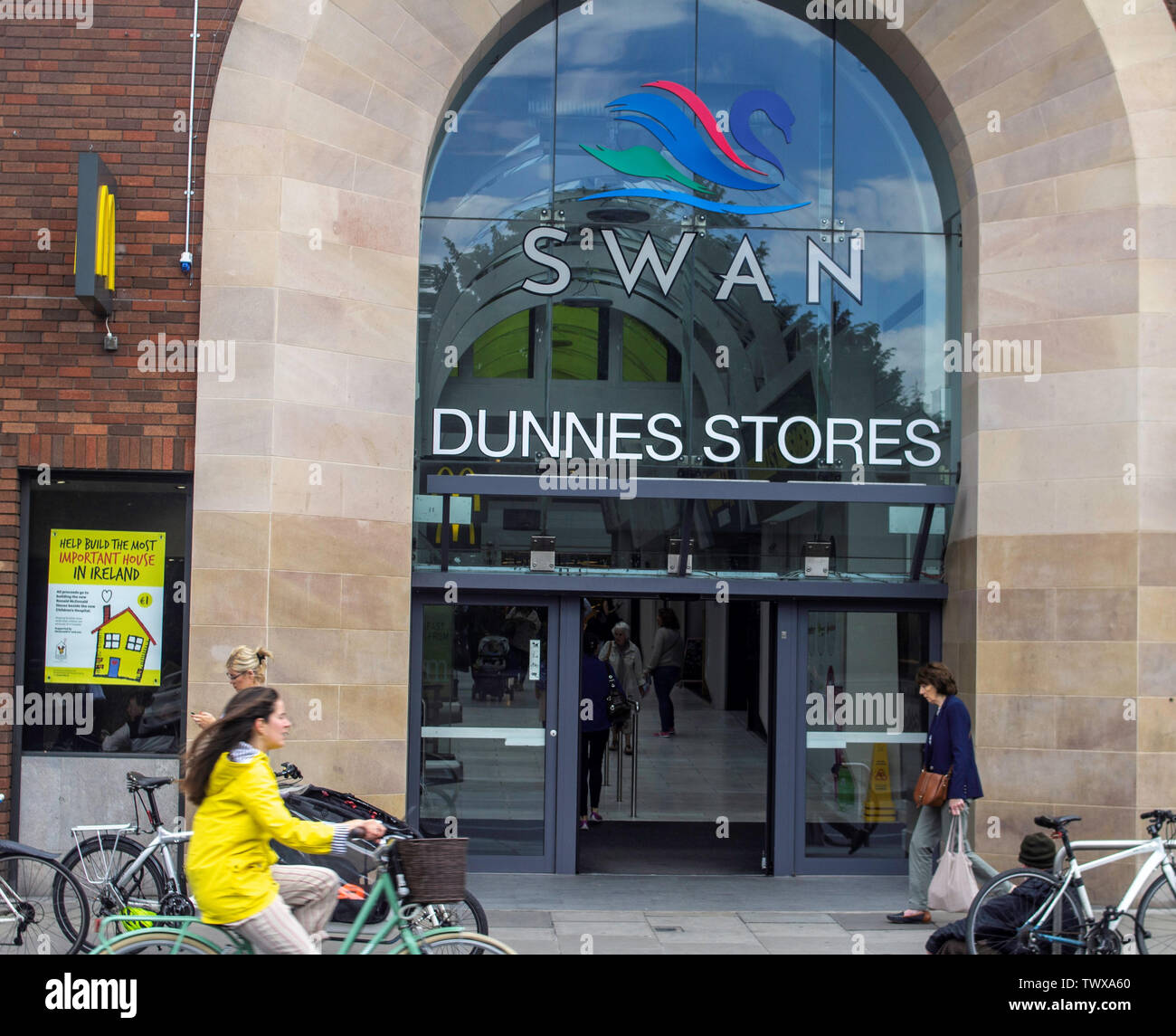 Swan centre shopping hi-res stock photography and images - Alamy