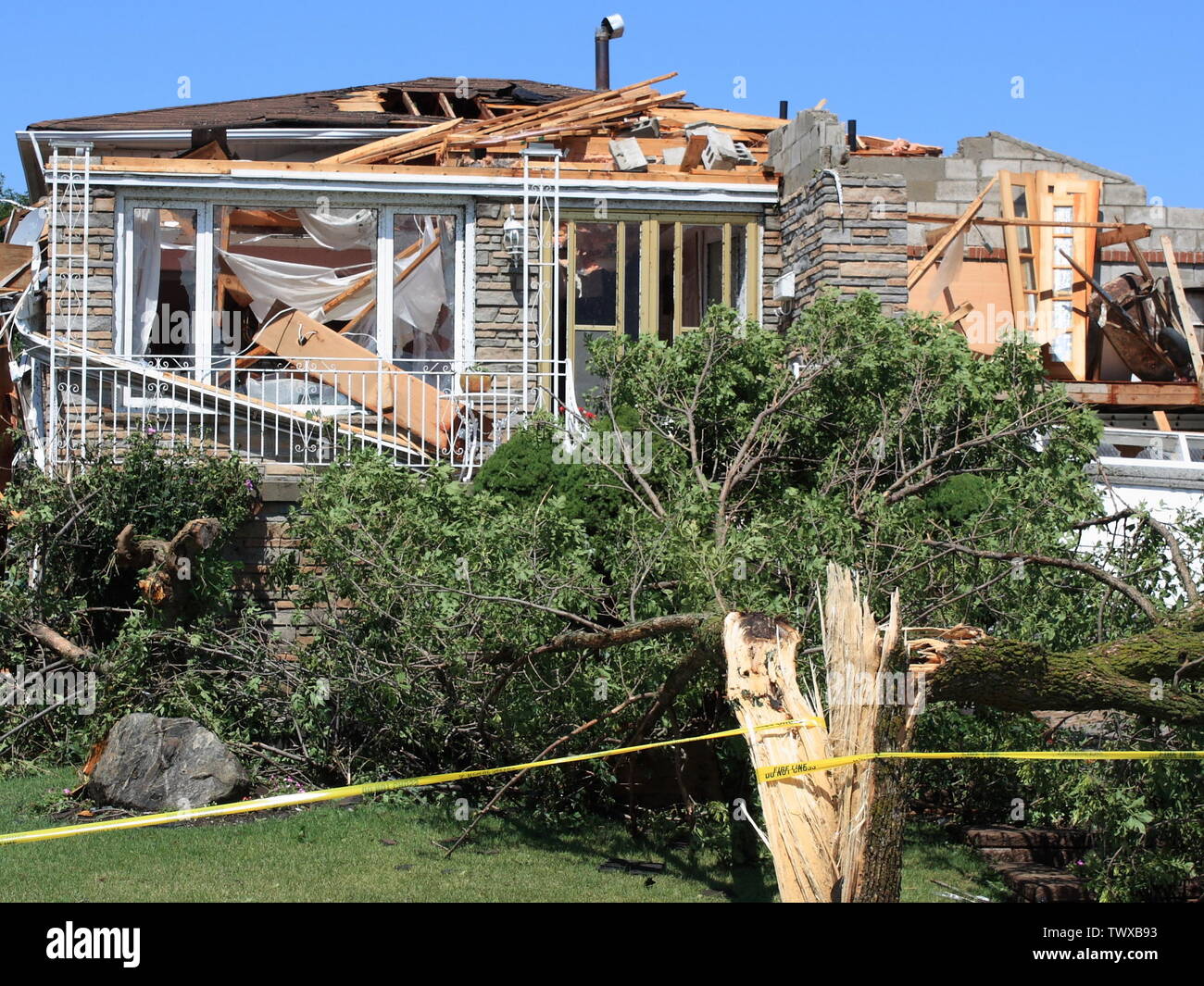 Torn down house hi-res stock photography and images - Alamy