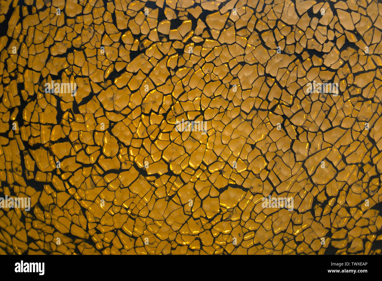 Shiny golden cracked texture background Stock Photo - Alamy