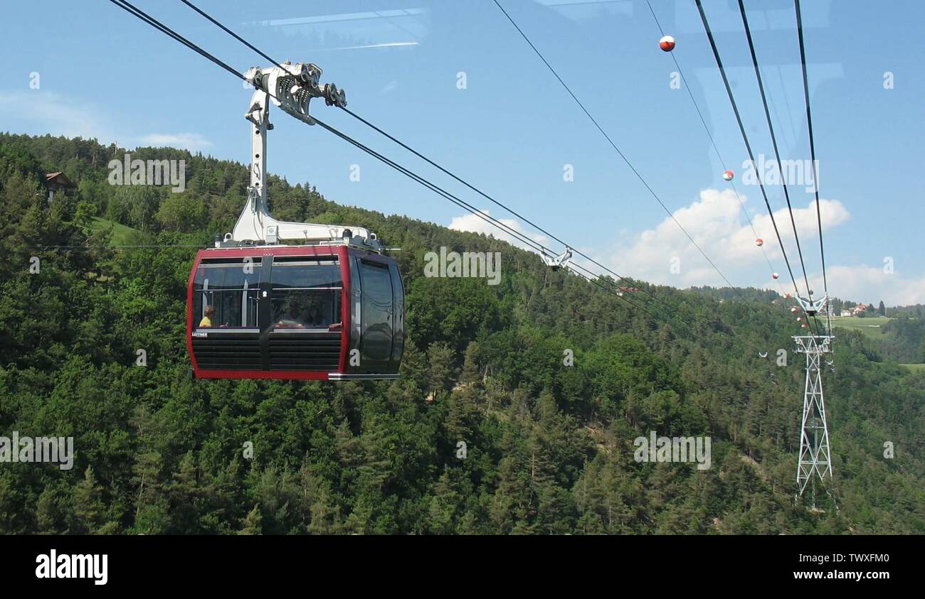 Funivia della funivia hi-res stock photography and images - Alamy