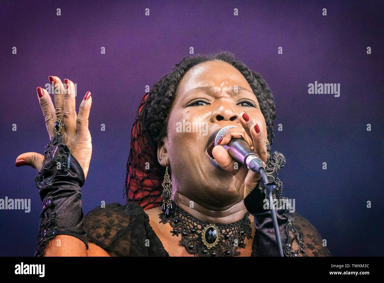Haitian singer hi-res stock photography and images - Alamy