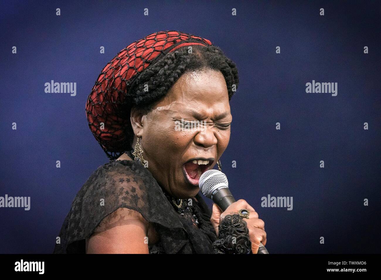 1992 singers hi-res stock photography and images - Alamy