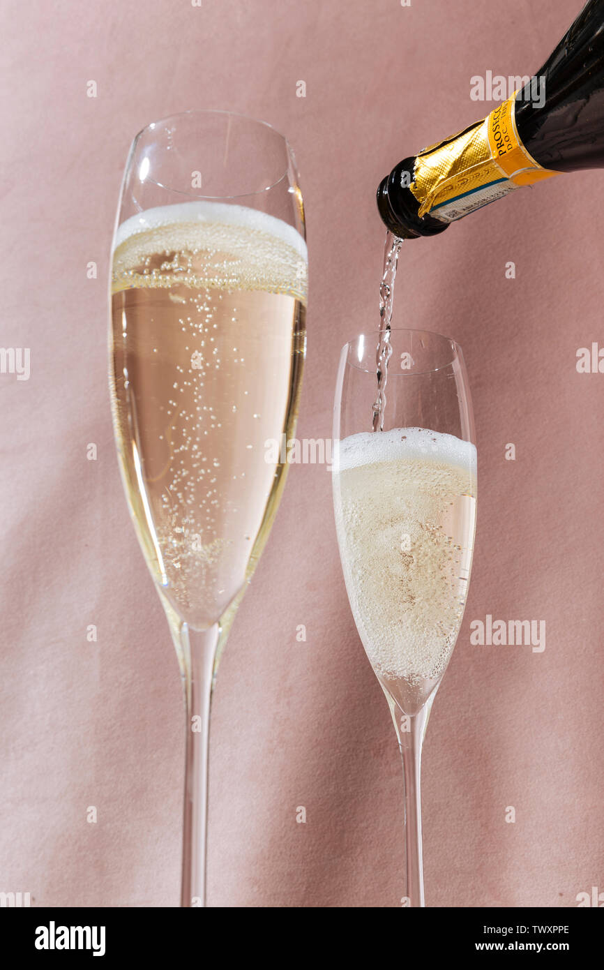 Prosecco glass hi-res stock photography and images - Alamy