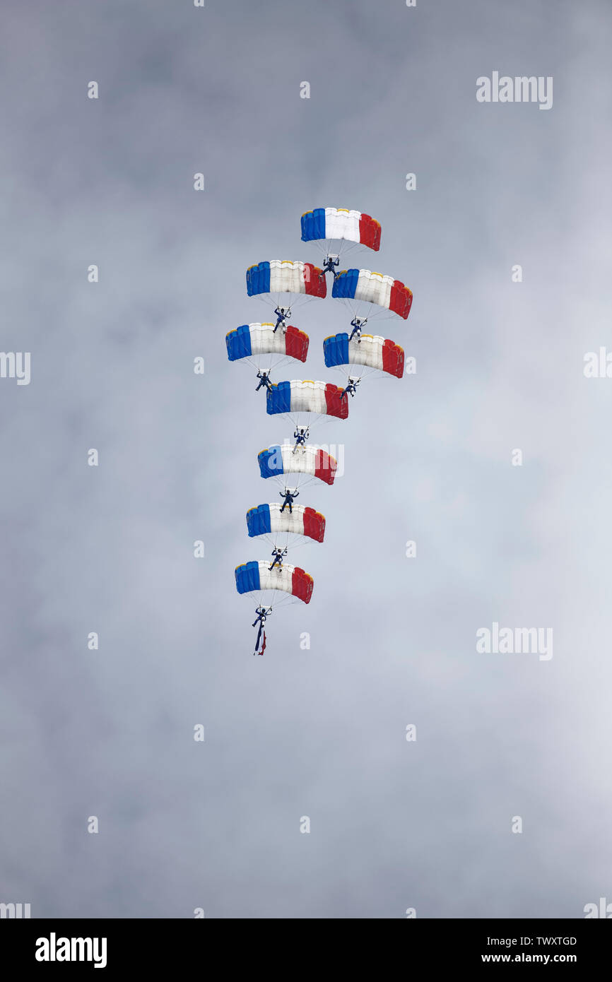 French parachute display team hi-res stock photography and images - Alamy