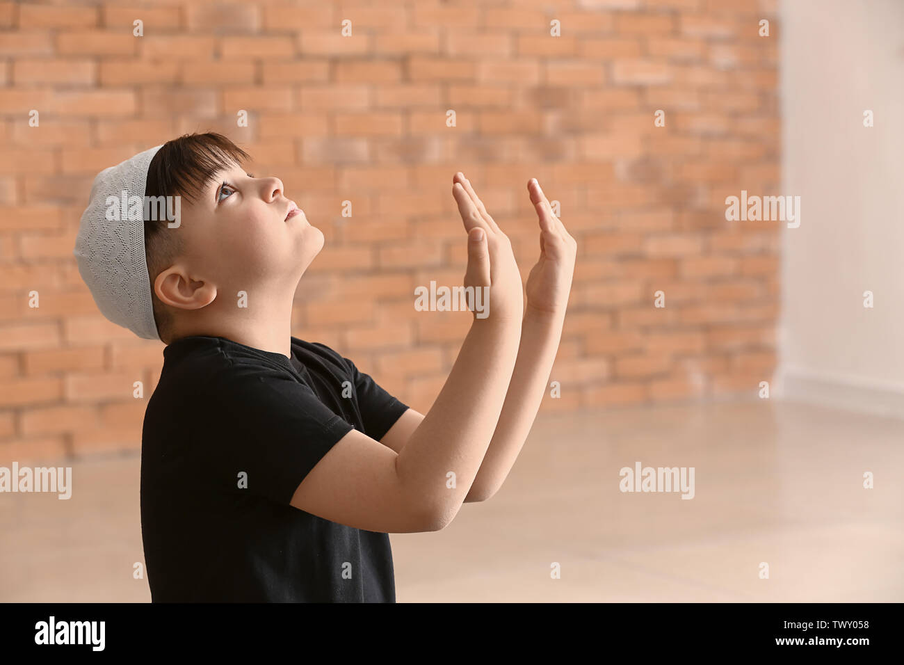 Muslim boy praying hi-res stock photography and images - Alamy