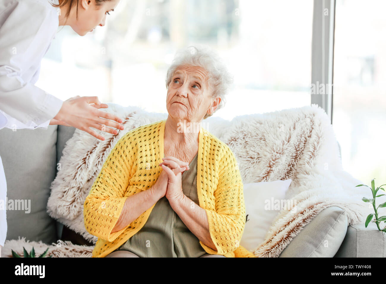Mistreating woman hi-res stock photography and images - Alamy