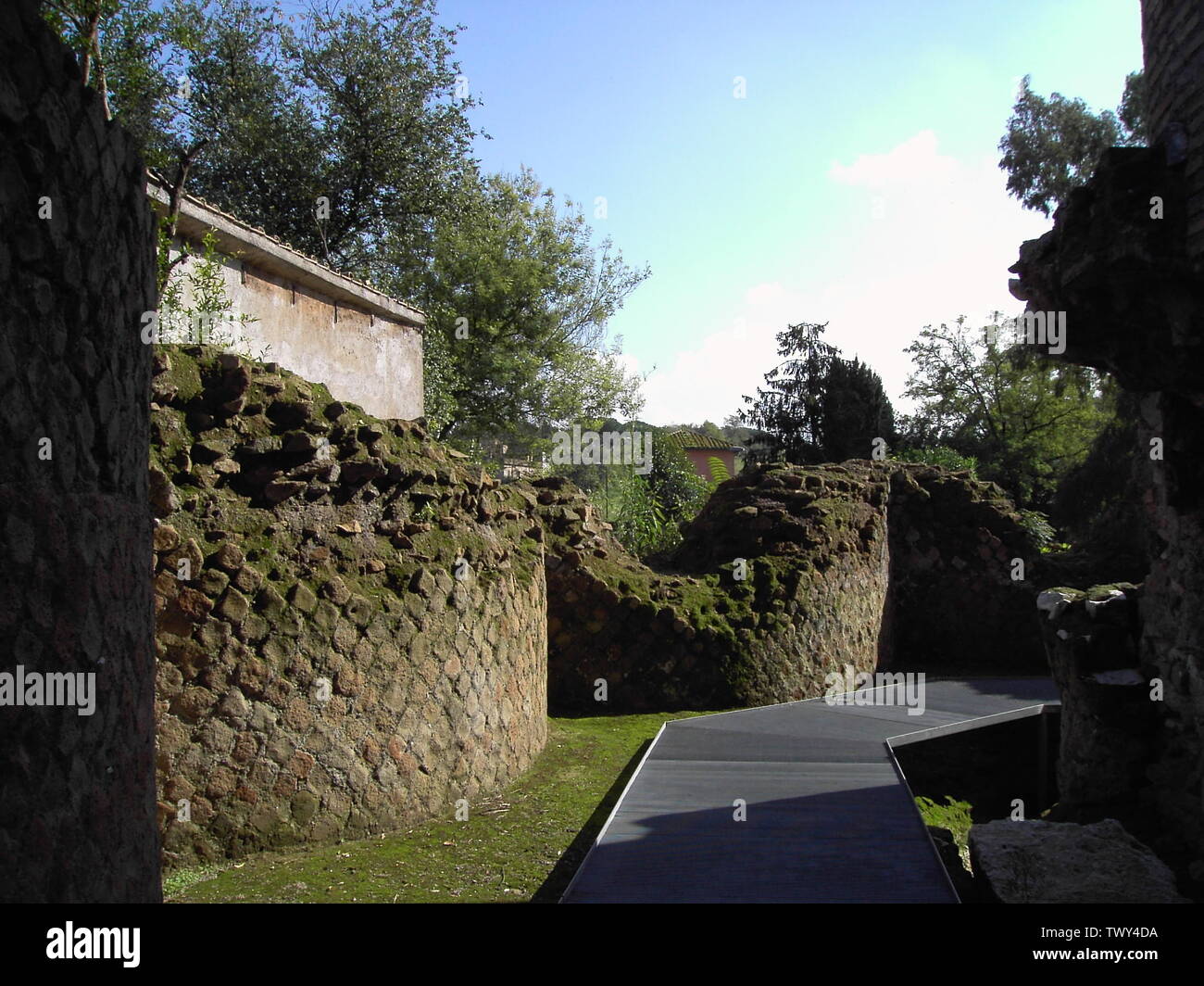 Tomb of priscilla hi-res stock photography and images - Alamy