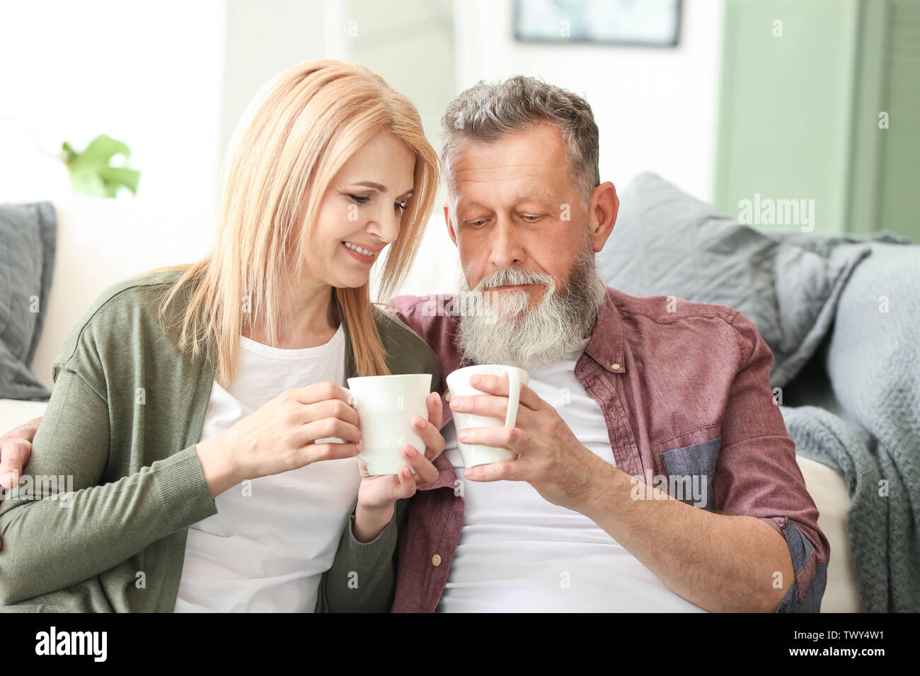 Elderly couple drinking tea hi-res stock photography and images - Alamy