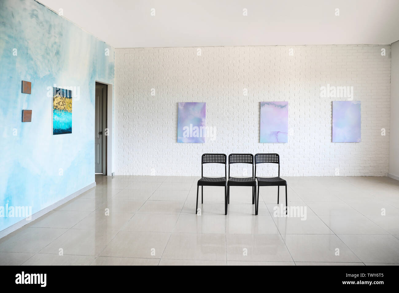 Interior of modern art gallery Stock Photo - Alamy