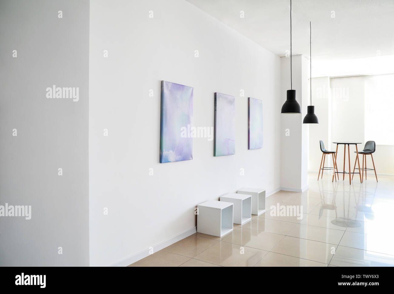 Interior of modern art gallery Stock Photo - Alamy