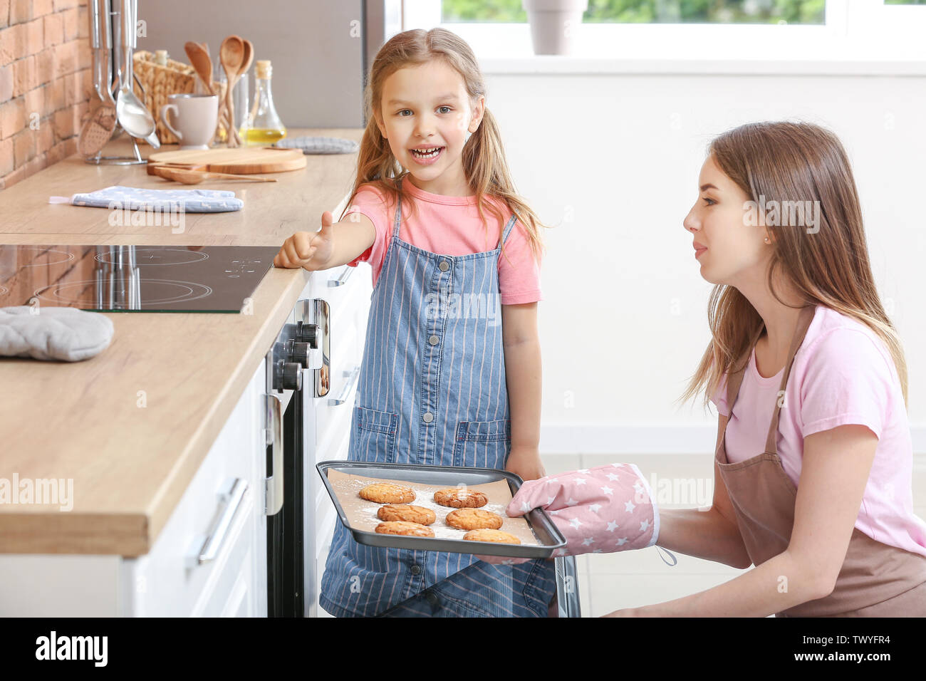 Little girl and her mother baking cookies in kitchen Stock Photo - Alamy