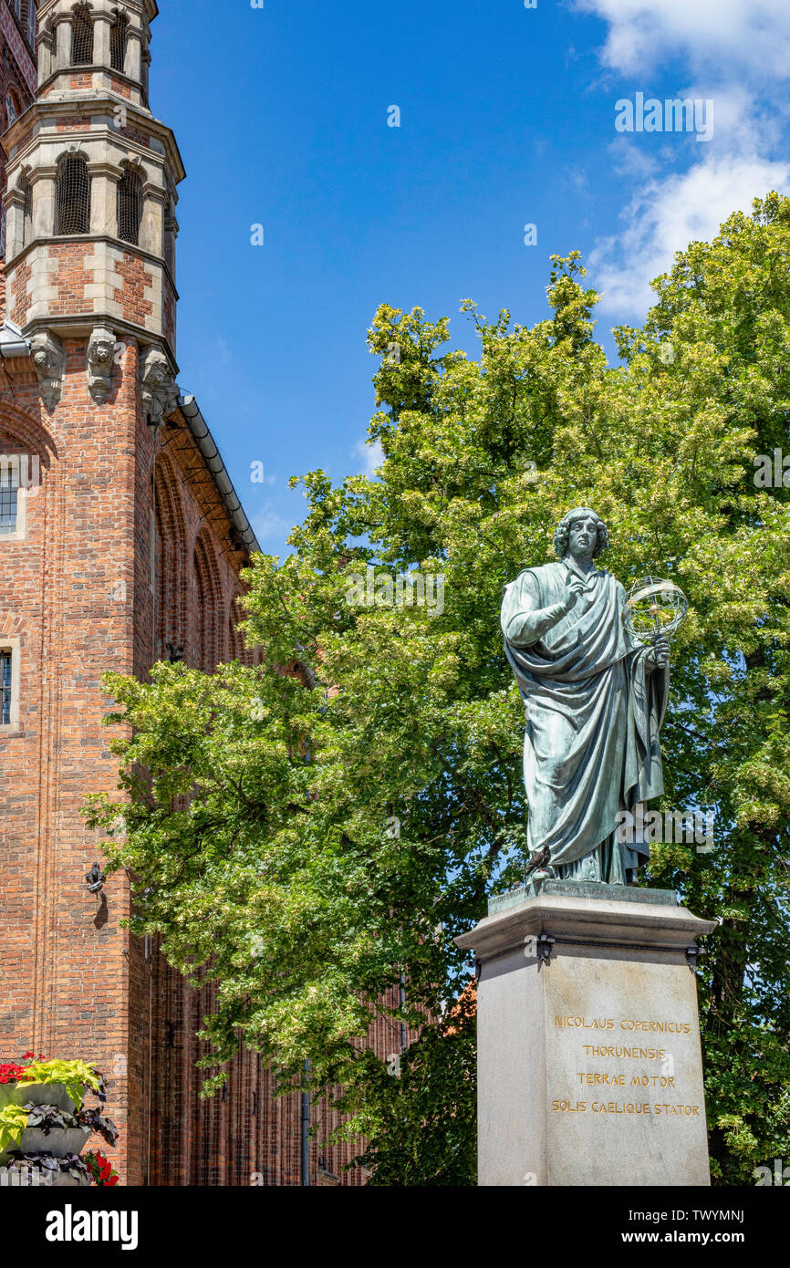 Statue of Nicolaus Copernicus in the old town in Torun, Poland Stock ...