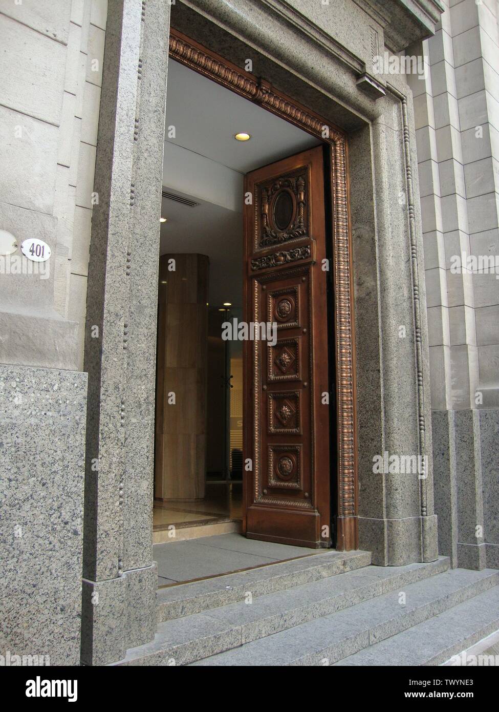 Planta de bronce hi-res stock photography and images - Alamy