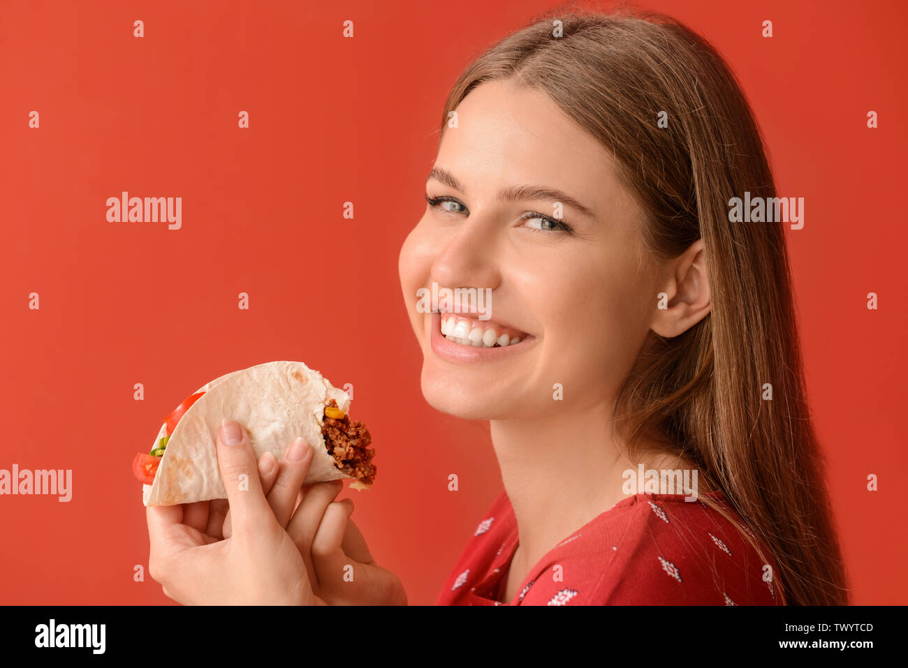 Eating taco woman hi-res stock photography and images - Alamy