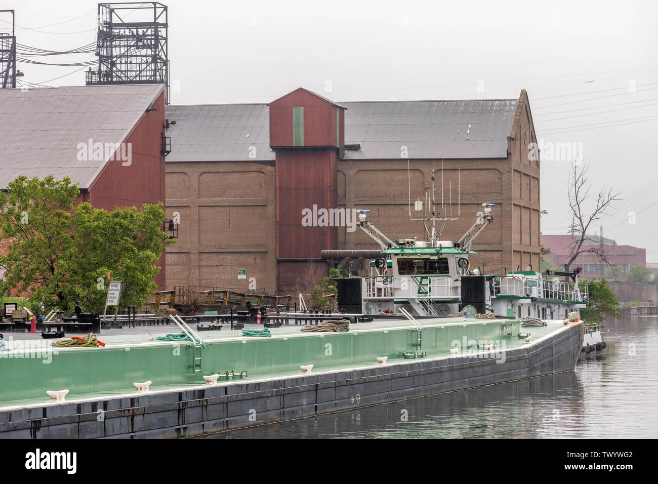 Docking ships hi-res stock photography and images - Alamy