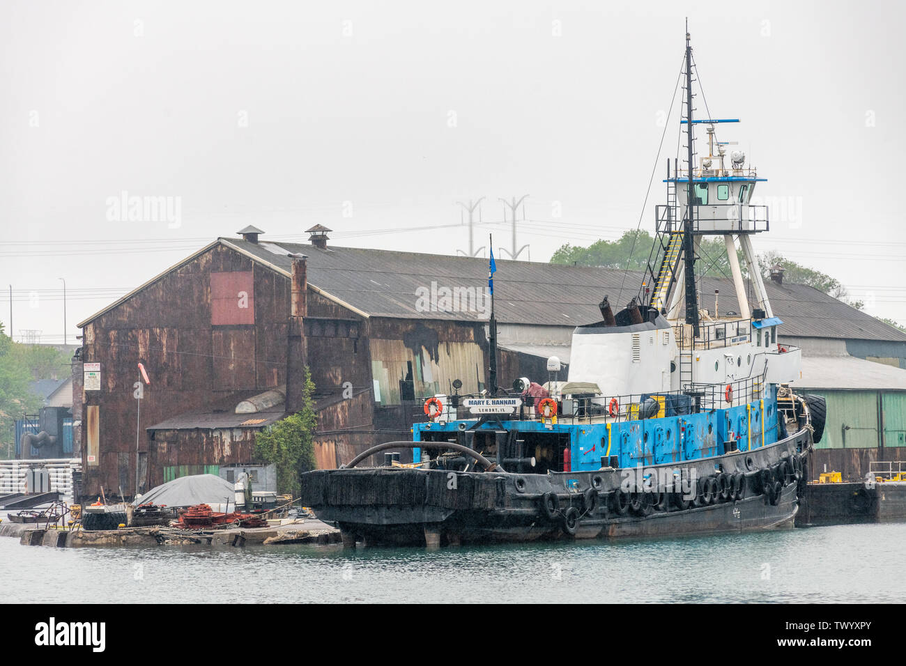 Docking ships hi-res stock photography and images - Alamy