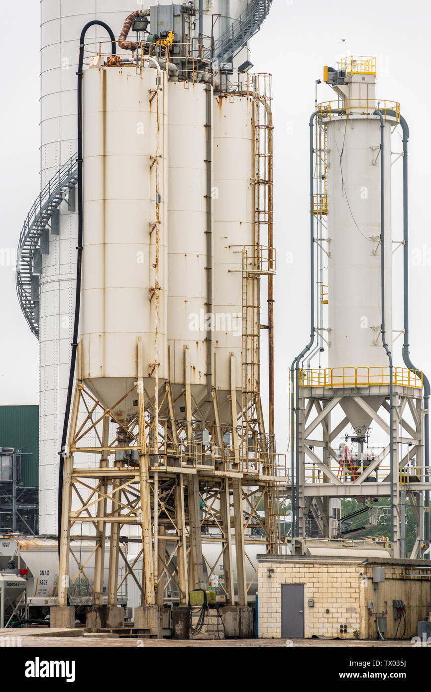 Material storage facility on the Calumet River Stock Photo - Alamy