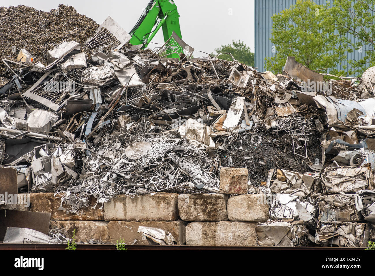 Pile of scrap metal at metal recycling facility Stock Photo - Alamy