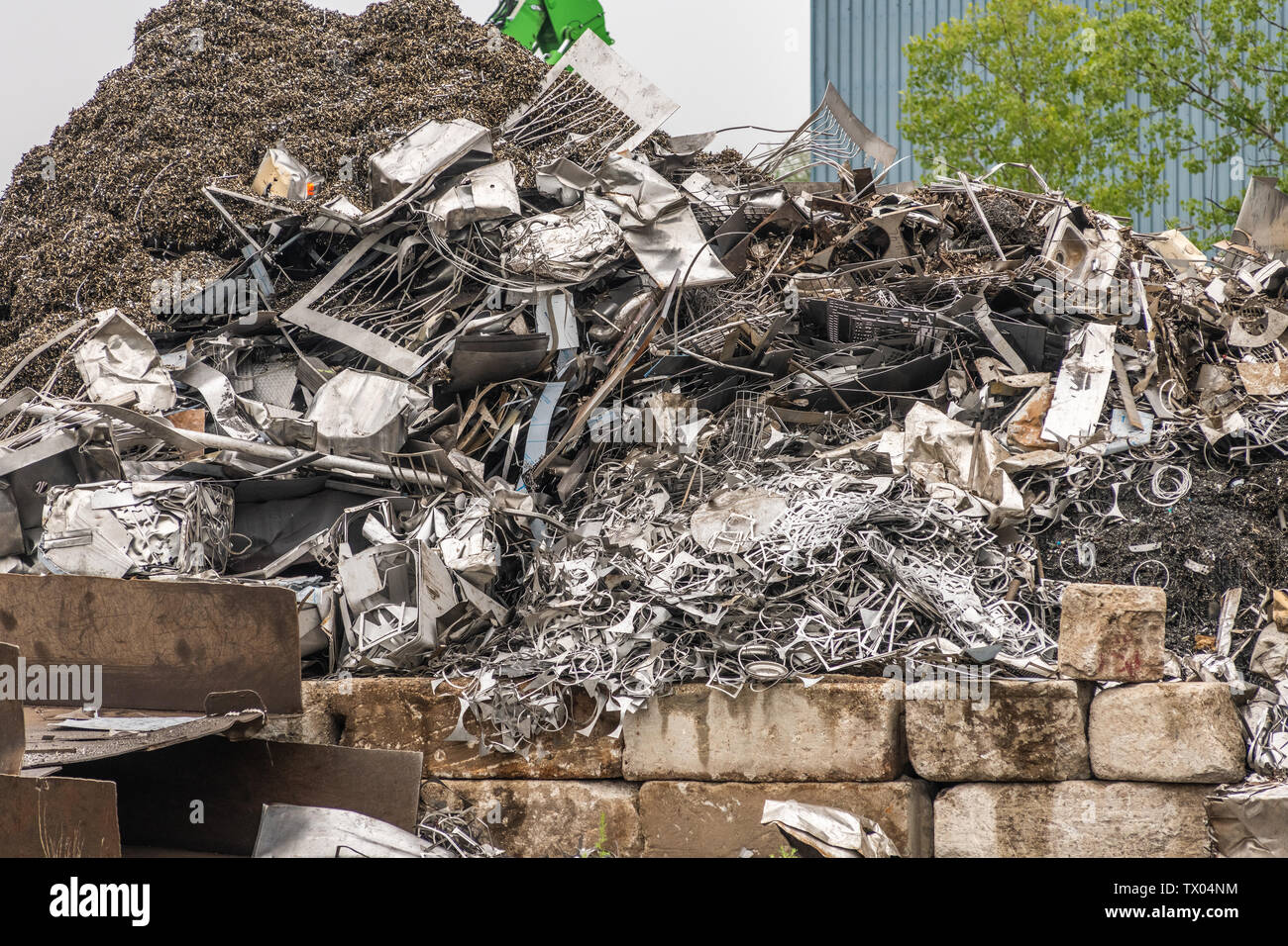Pile of scrap metal at metal recycling facility Stock Photo - Alamy
