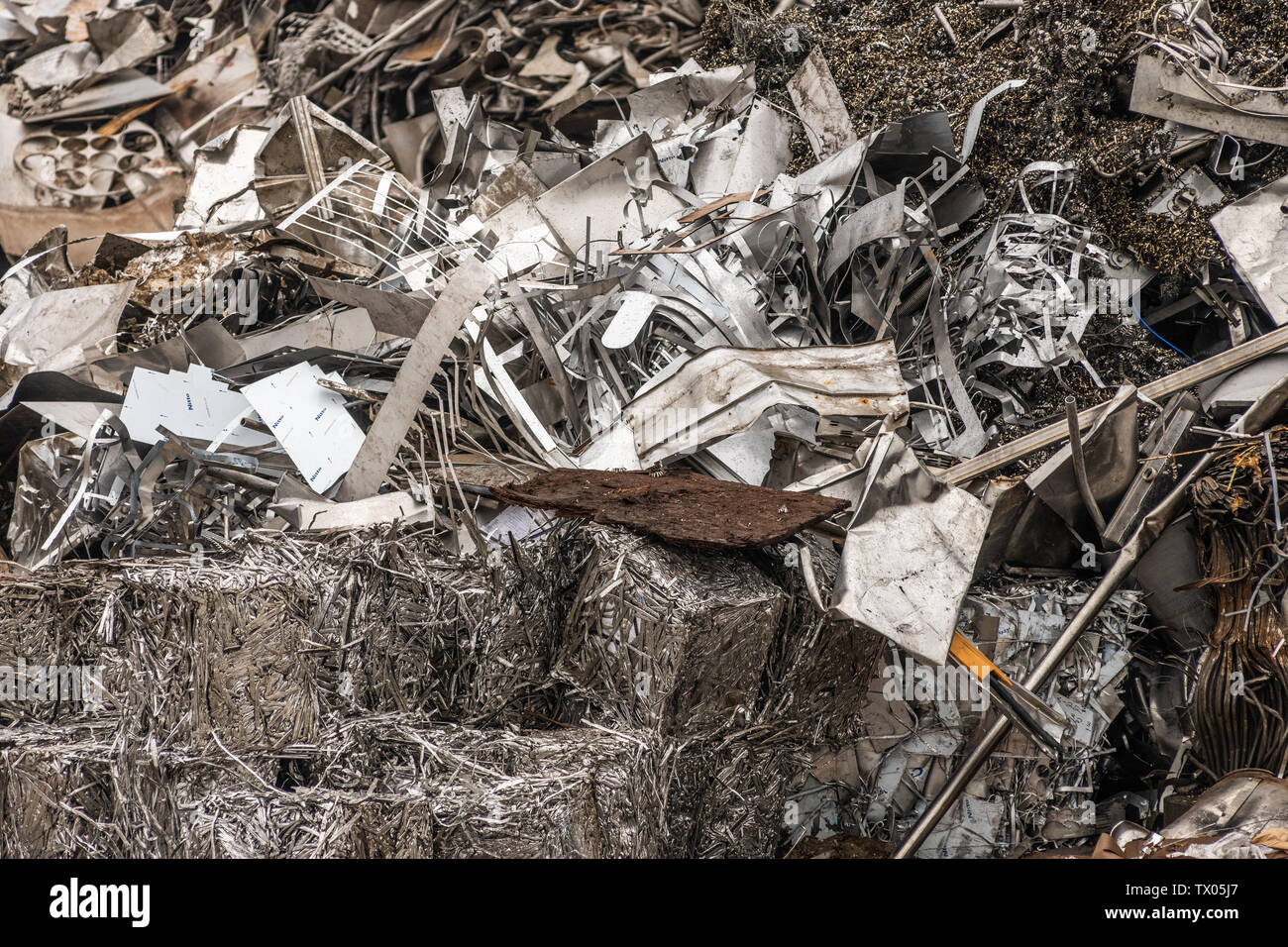 Pile of scrap metal at metal recycling facility Stock Photo - Alamy