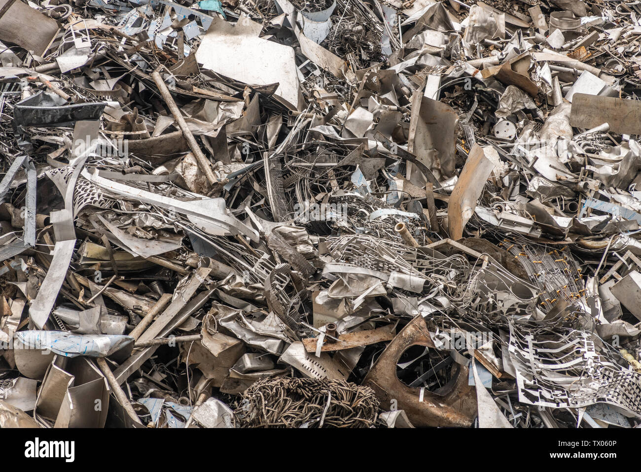 Pile of scrap metal at metal recycling facility Stock Photo - Alamy
