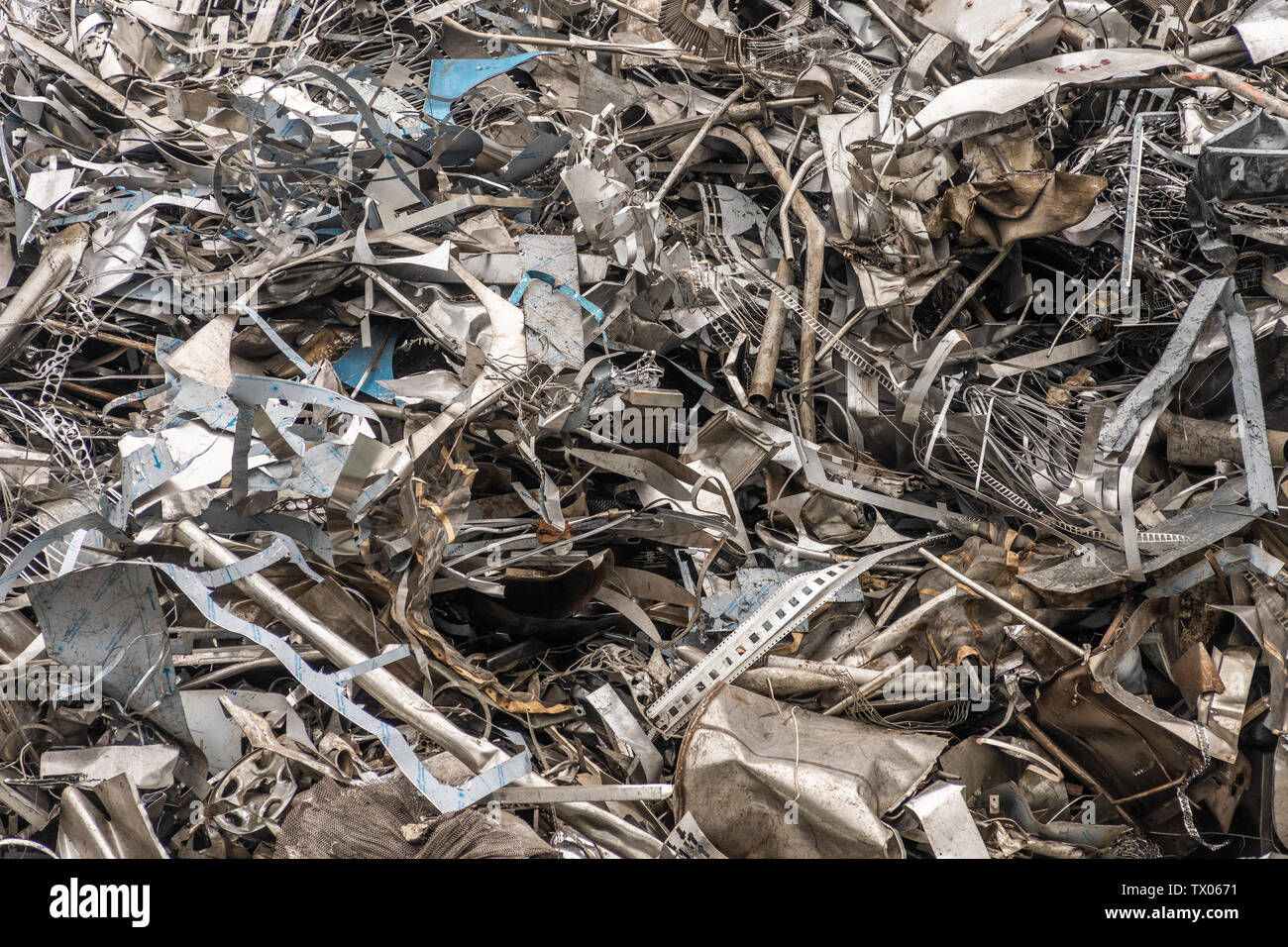 Pile of scrap metal at metal recycling facility Stock Photo - Alamy