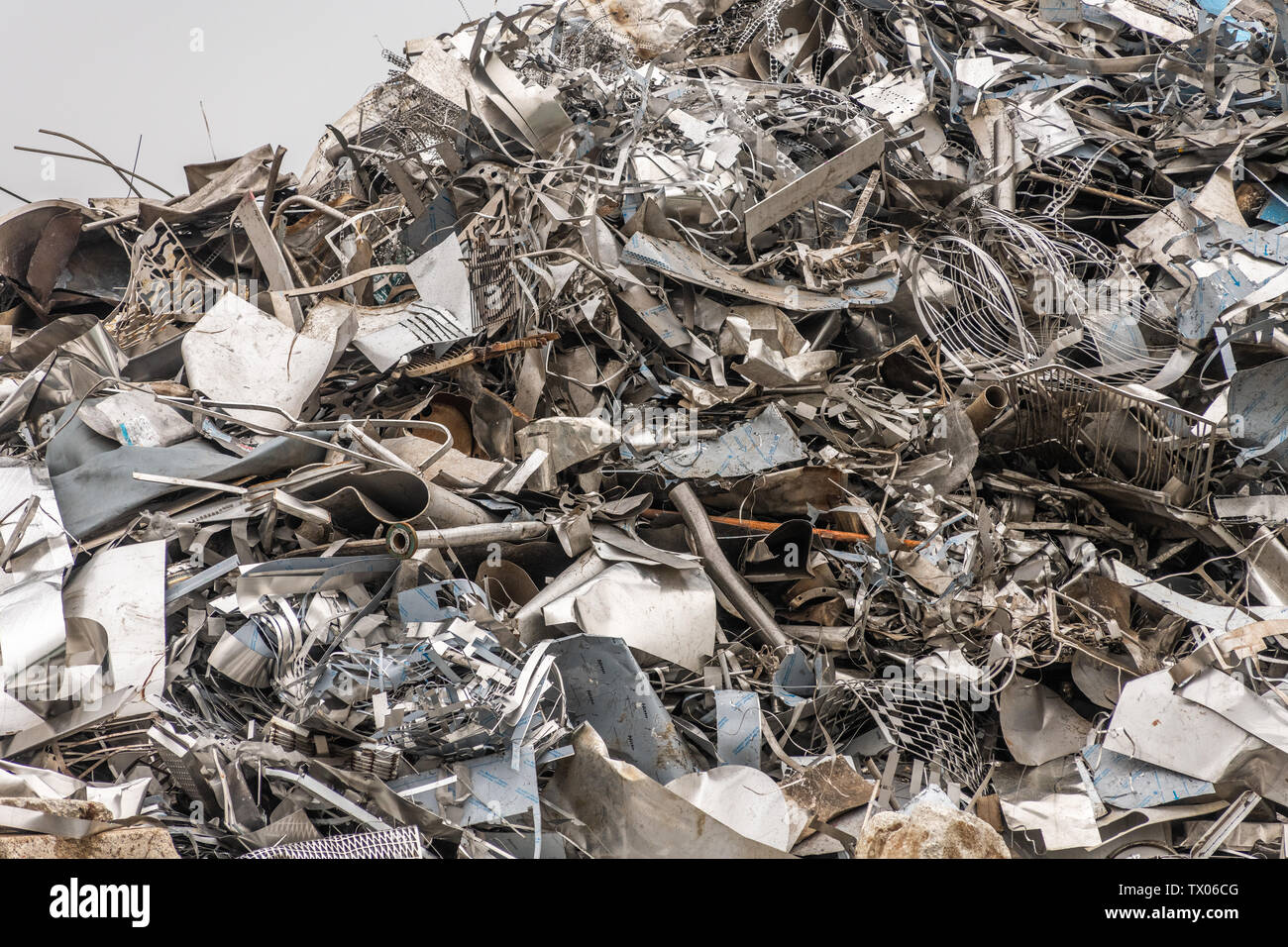 Pile of scrap metal at metal recycling facility Stock Photo - Alamy