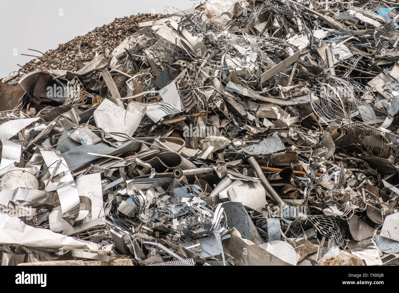 Pile of scrap metal at metal recycling facility Stock Photo - Alamy