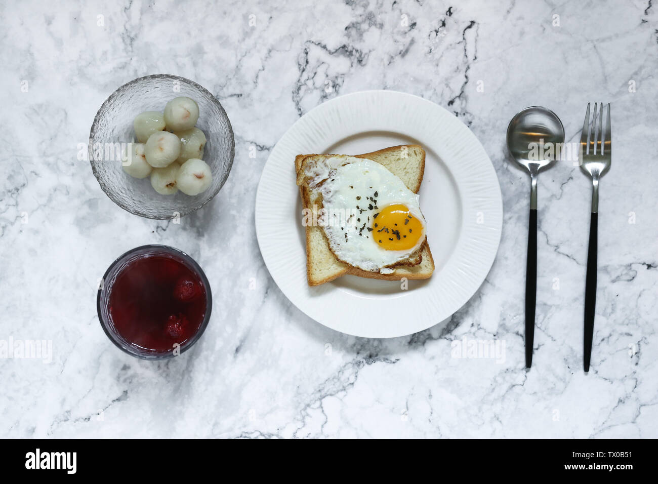 Spitting, fried eggs, breakfast Stock Photo - Alamy