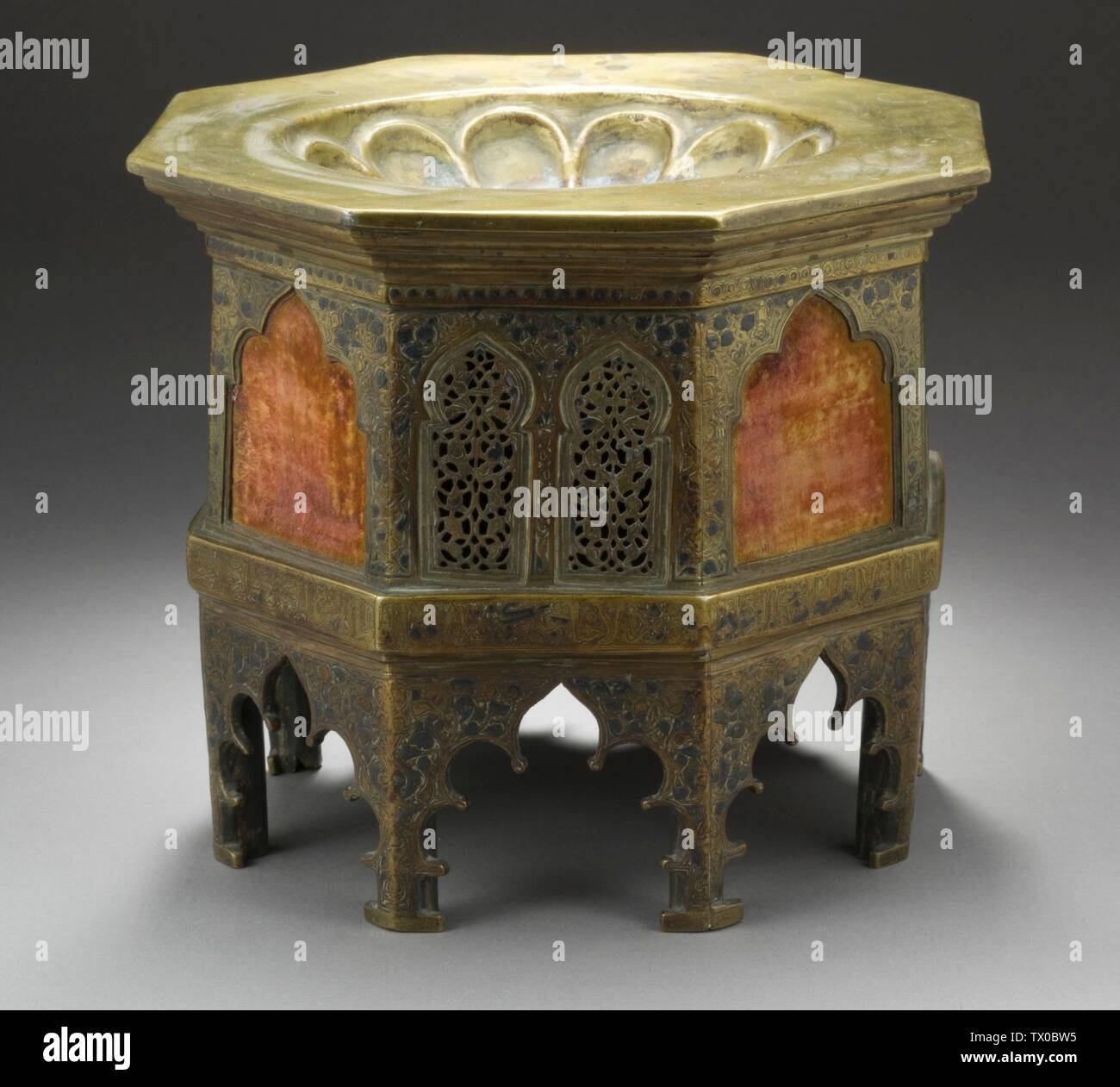 Brass brazier hi-res stock photography and images - Alamy