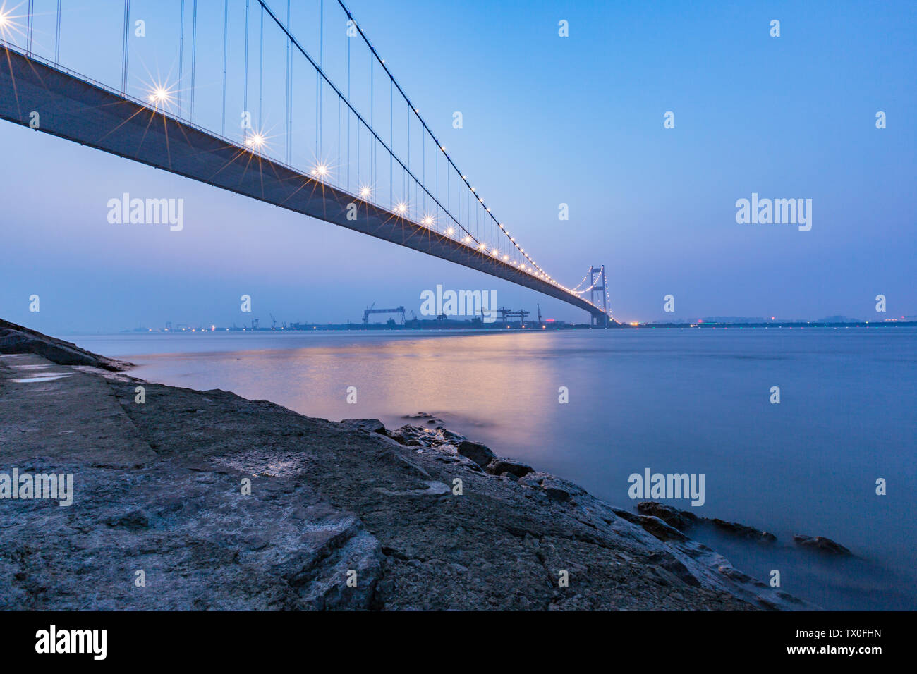 Jiangsu jiangyin yangtze river bridge Stock Photo - Alamy