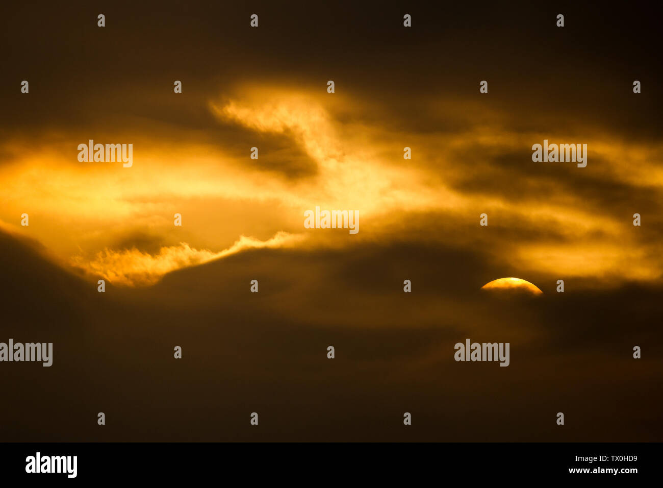 The sun setting behind clouds in Kanagawa, Japan Stock Photo - Alamy