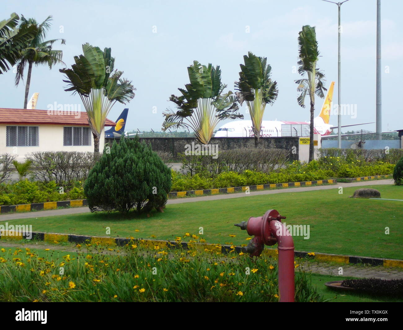Airplanes at cial hi-res stock photography and images - Alamy