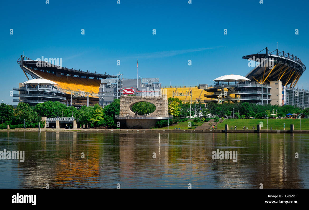 Three rivers stadium pittsburgh hi-res stock photography and images - Alamy