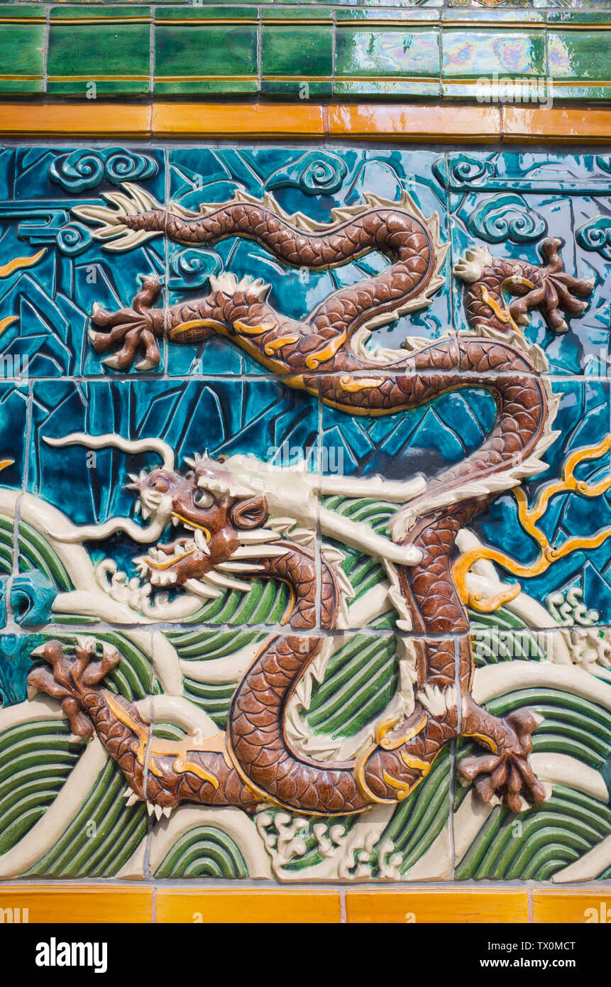 Glaze dragon wall hi-res stock photography and images - Alamy